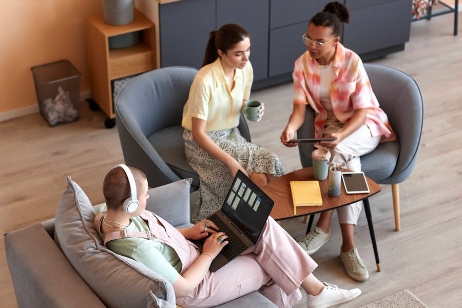 7 differences between Millennials and Gen Zs in the workplace - MyHR NZ